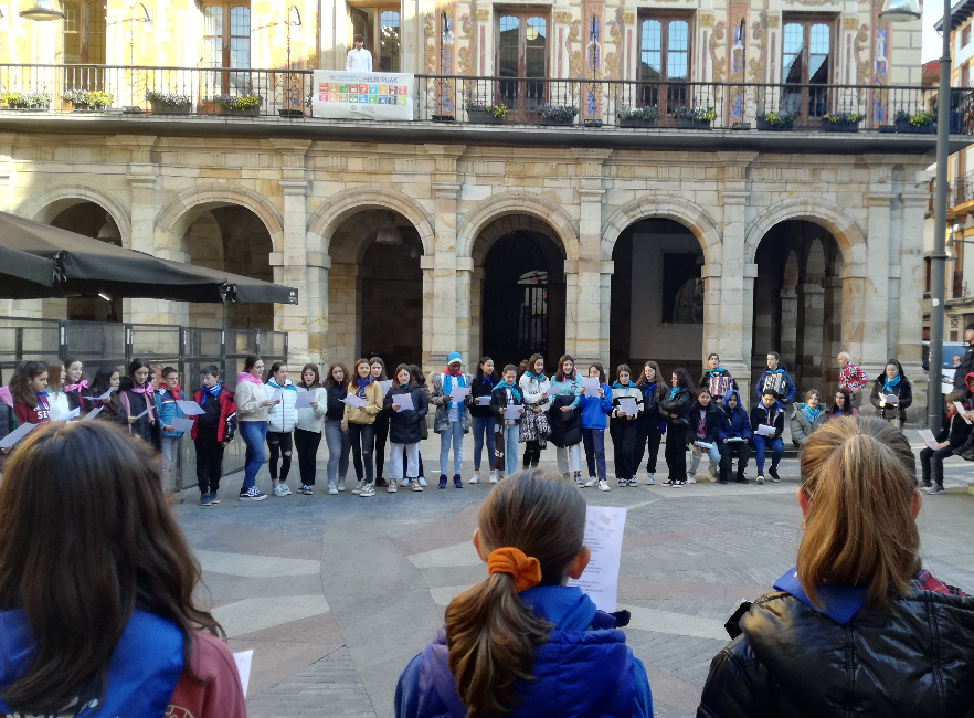Hoy hemos celebrado Eguen Zuri - Kurutziaga Ikastola